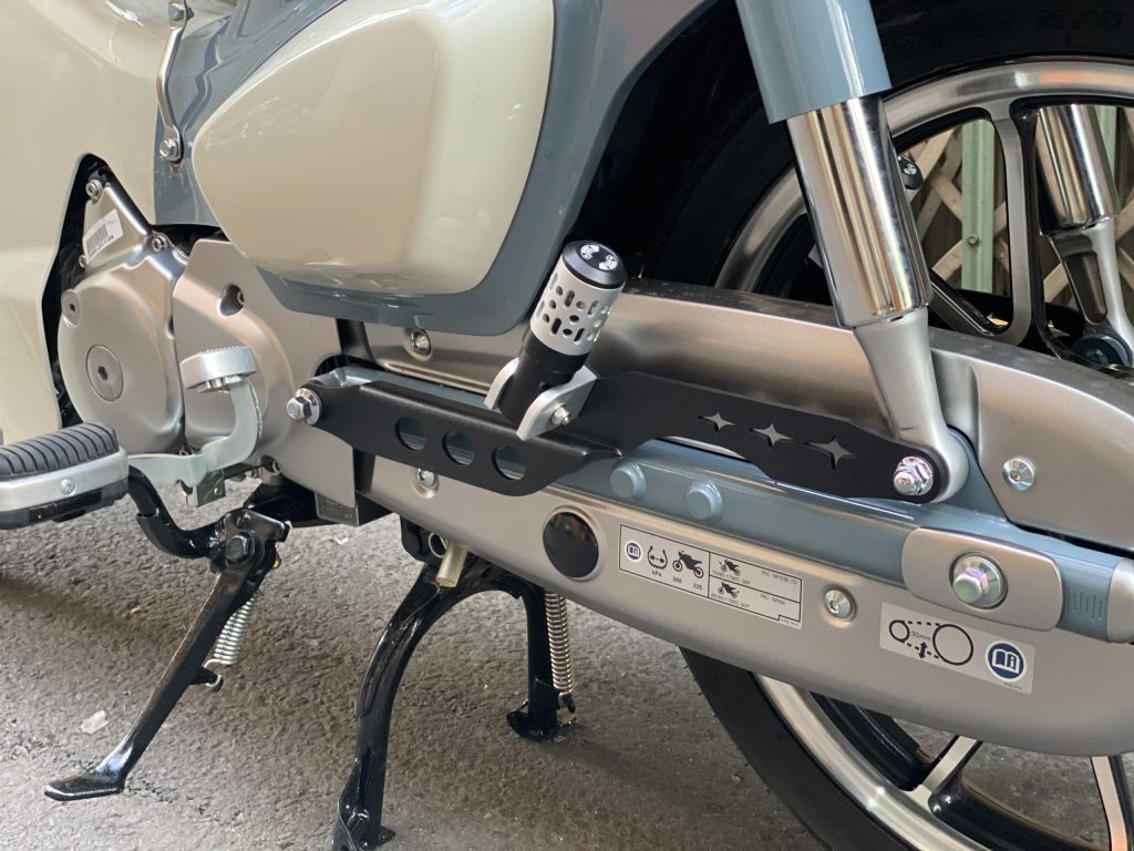 GÁC CHÂN KHÔNG KHOAN UDOM SUPER CUB 125 - MN SHOP